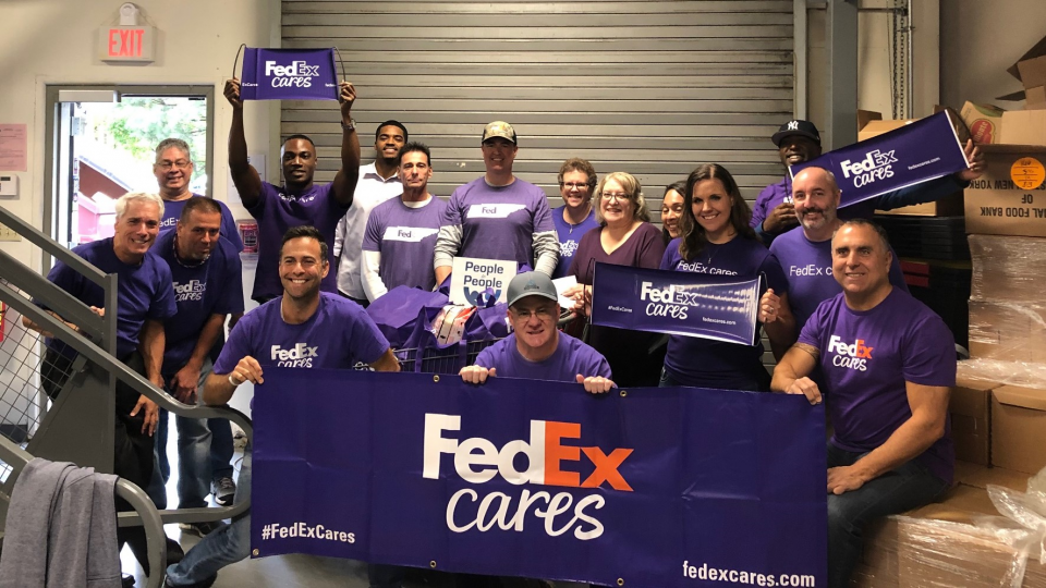 what is a fedex retail customer service associate - Charity Castellanos